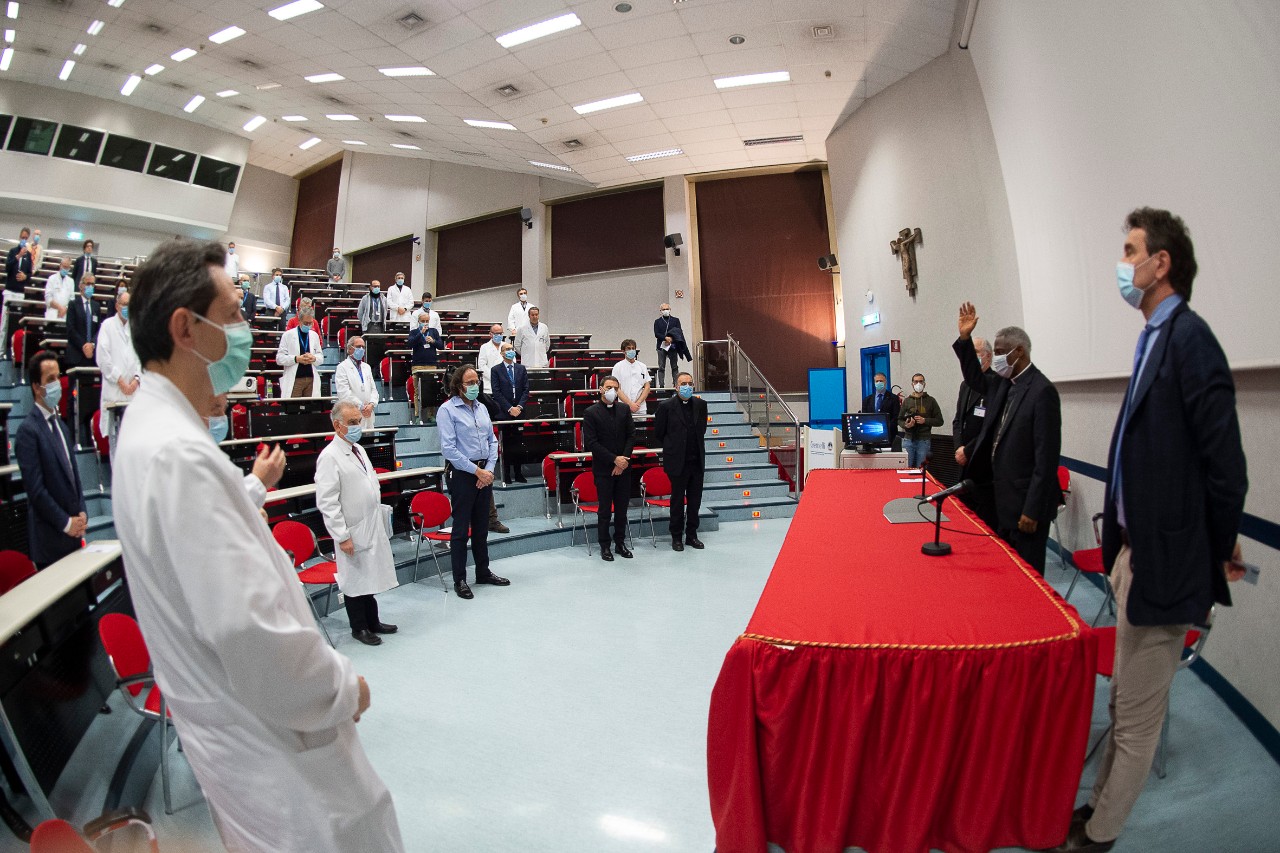 Coronavirus, Card. Turkson visiting the Gemelli Hospital: "I bring you ...